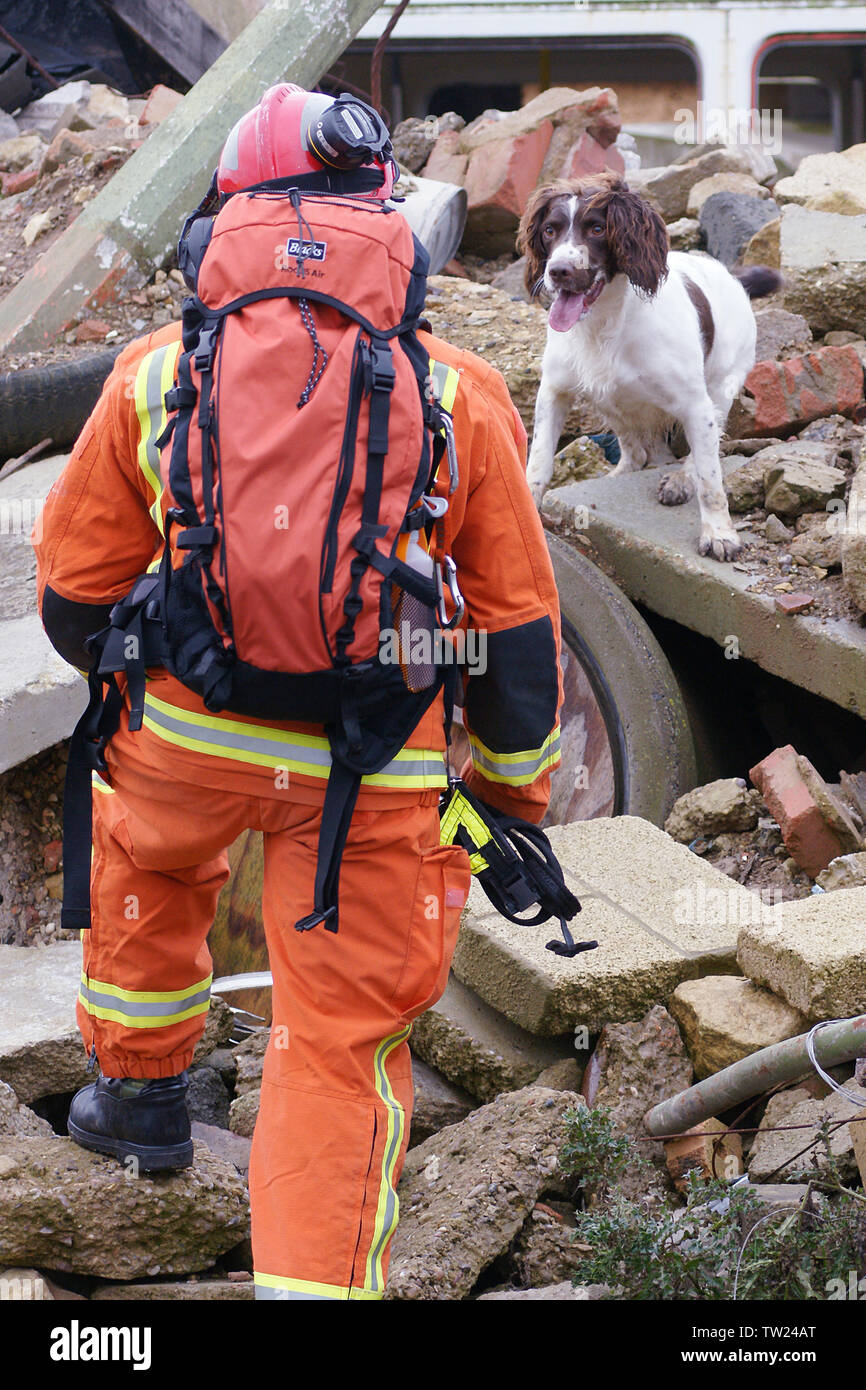Fire service usar urban rescue hi-res stock photography and images - Alamy