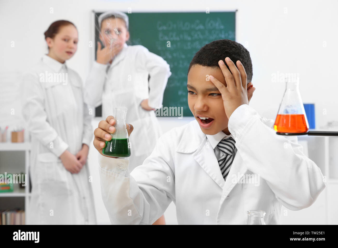 Making experiment hi-res stock photography and images - Alamy