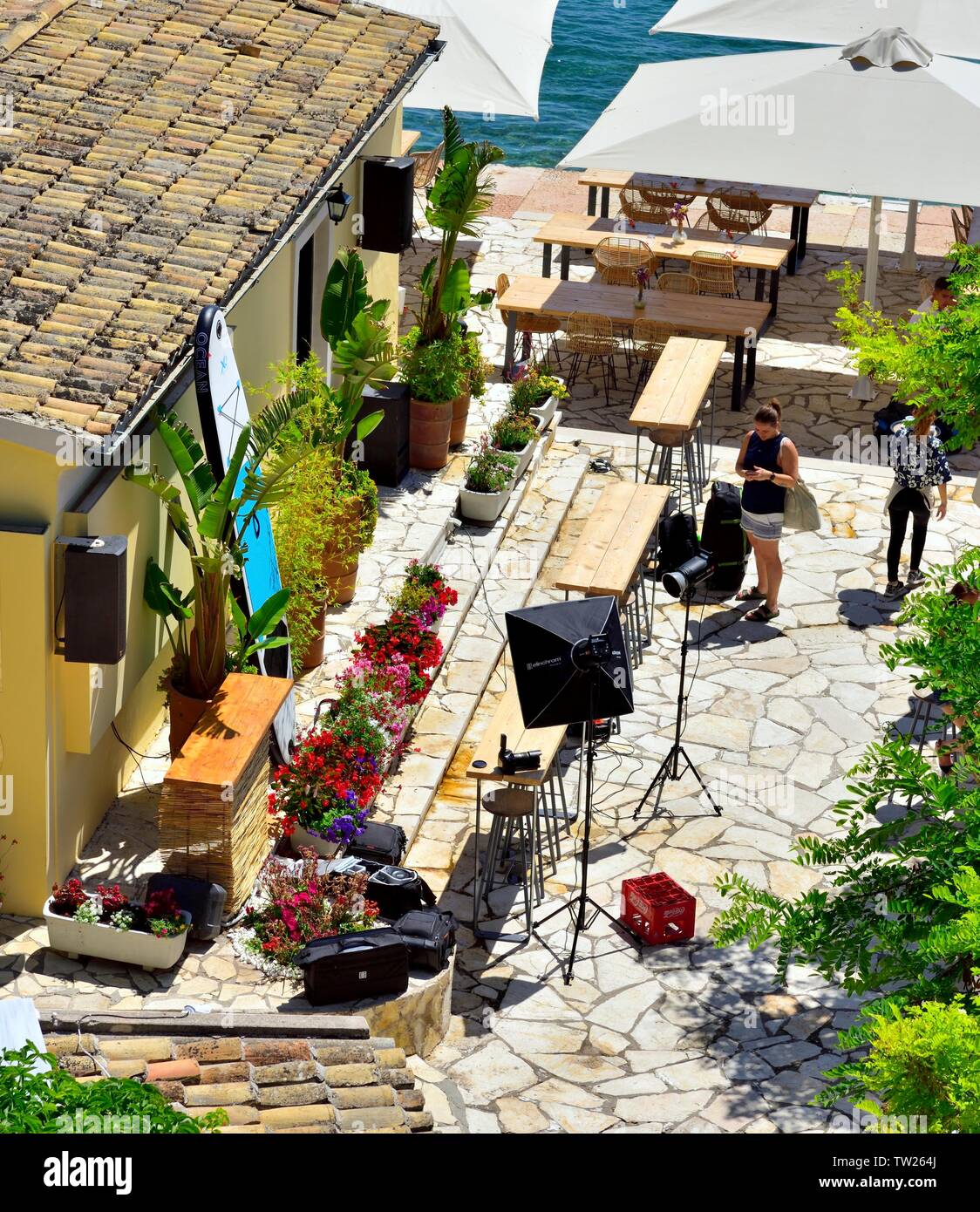 Outdoor photo shoot set up hi-res stock photography and images - Alamy