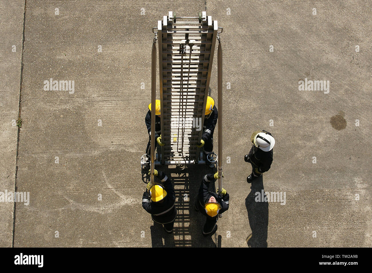 Aluminium Extension Ladder High Resolution Stock Photography and Images ...