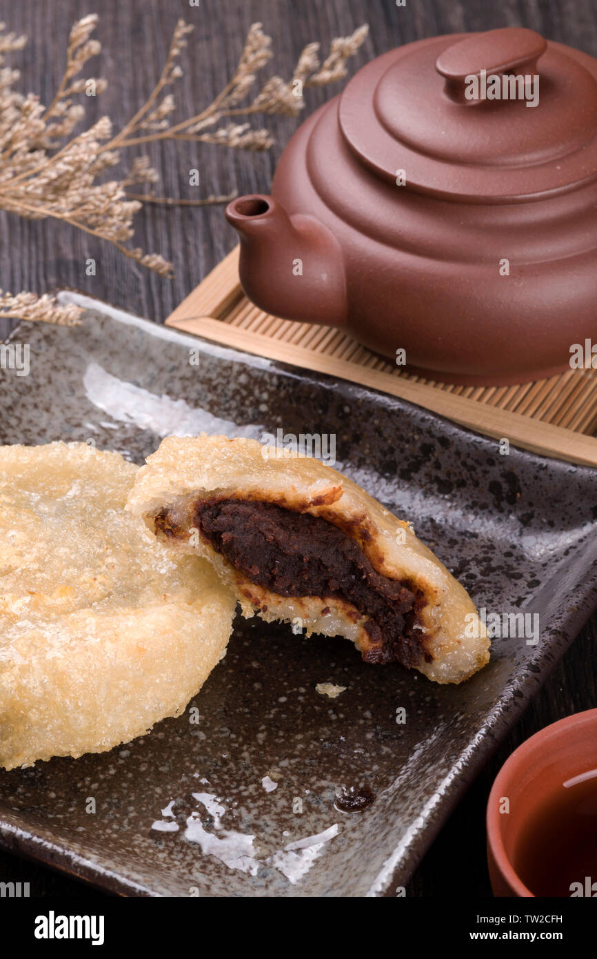 Tianjin fried cake hi-res stock photography and images - Alamy