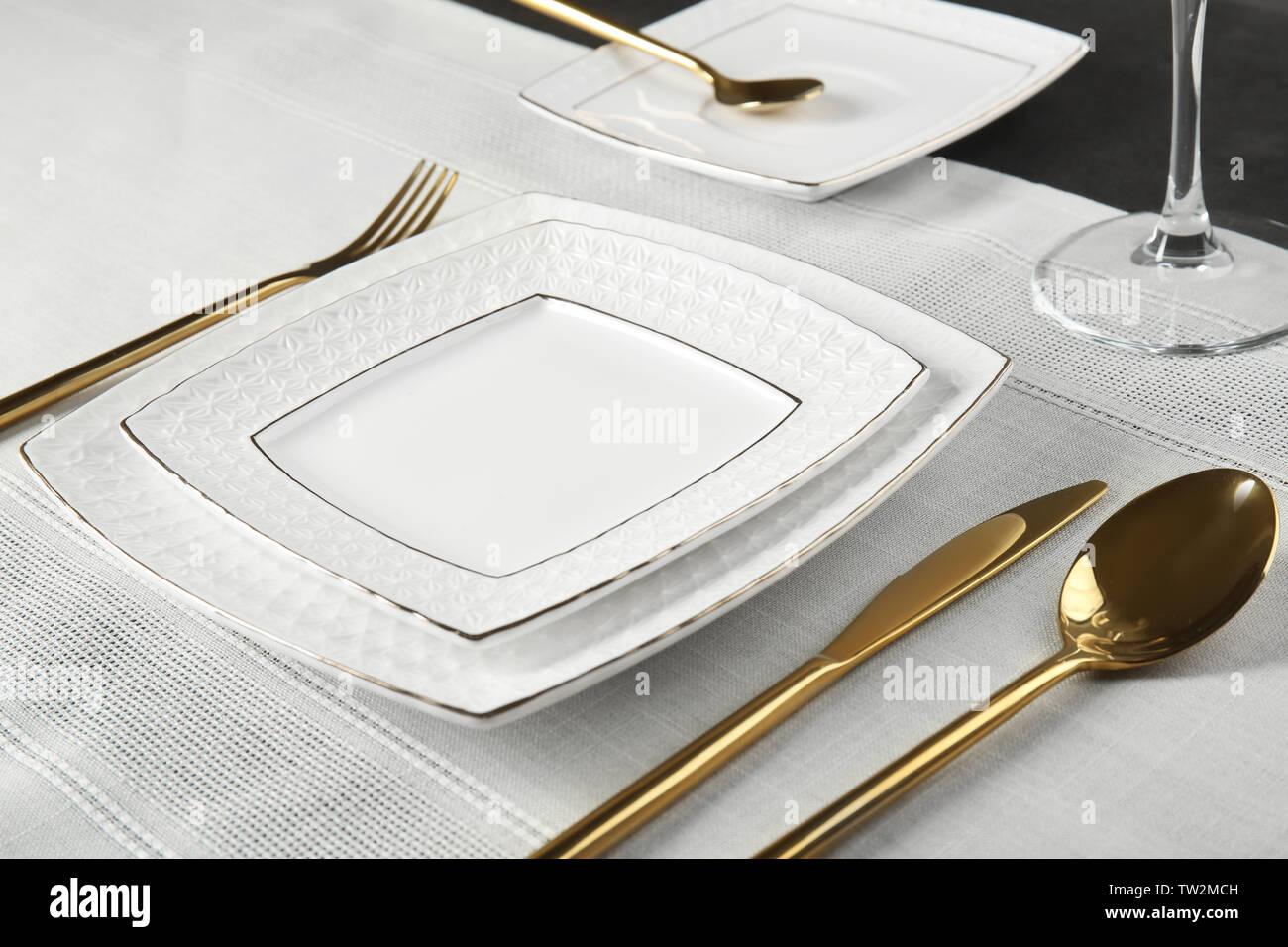 Table setting with plates and cutlery, closeup Stock Photo - Alamy