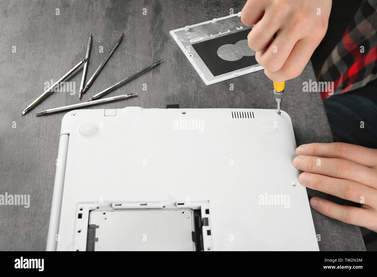 Assembling laptop hi-res stock photography and images - Alamy