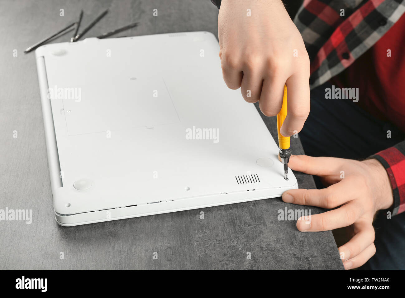 Assembling laptop hi-res stock photography and images - Alamy