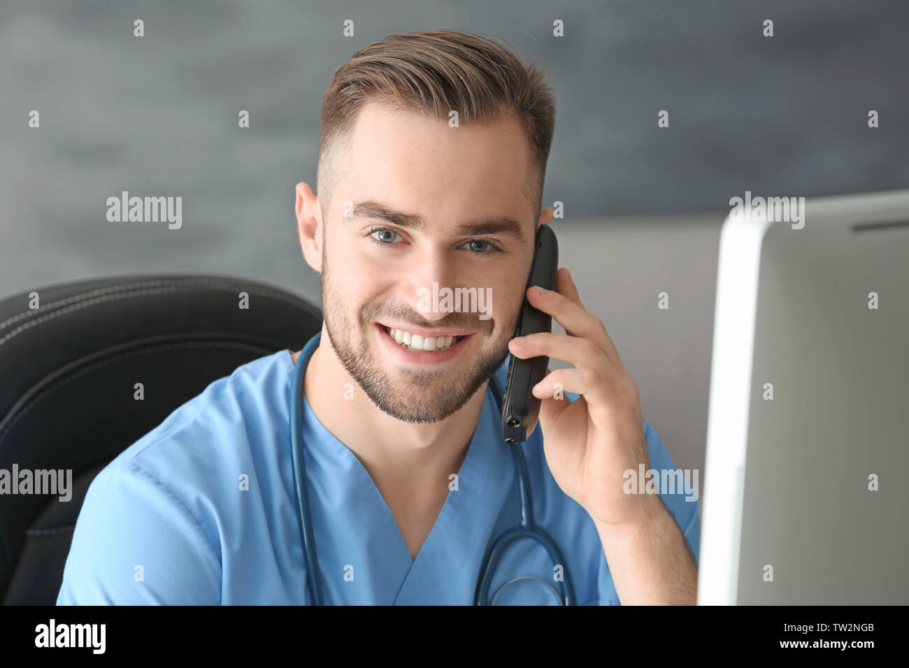 Telephone consultation nurse hi-res stock photography and images - Alamy