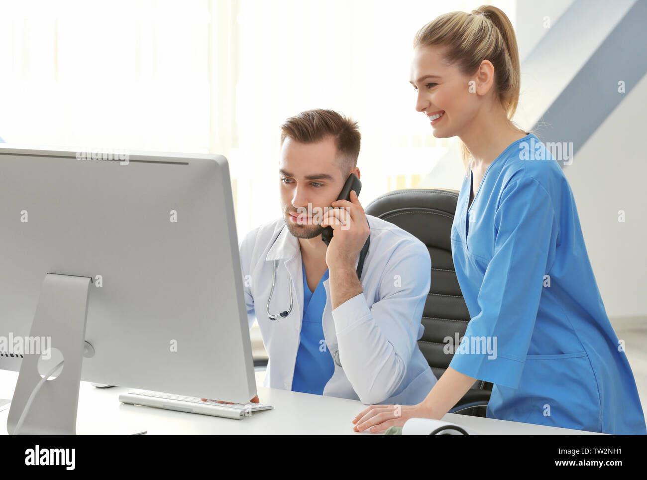 Paramedic assistant hi-res stock photography and images - Alamy