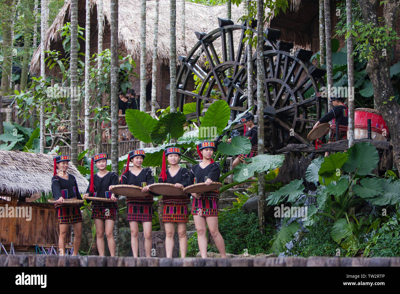 Li nationality song and dance in Hainan Stock Photo - Alamy