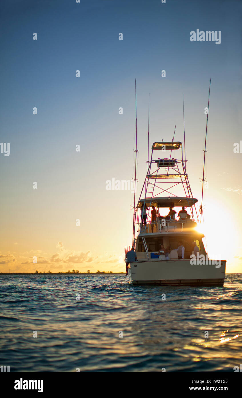 Silhouetted boat on sea hi-res stock photography and images - Alamy