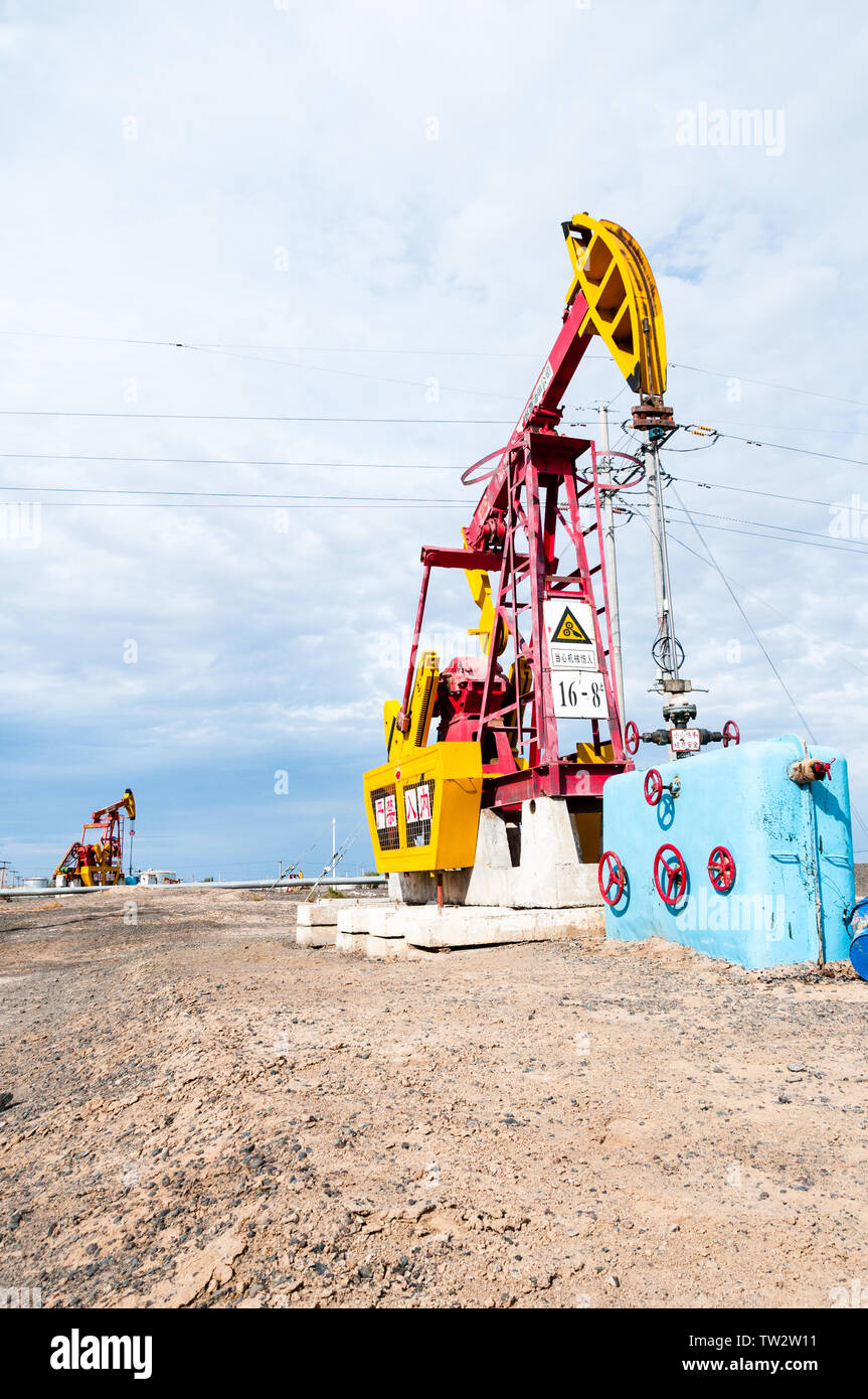 Kowtow hi-res stock photography and images - Alamy