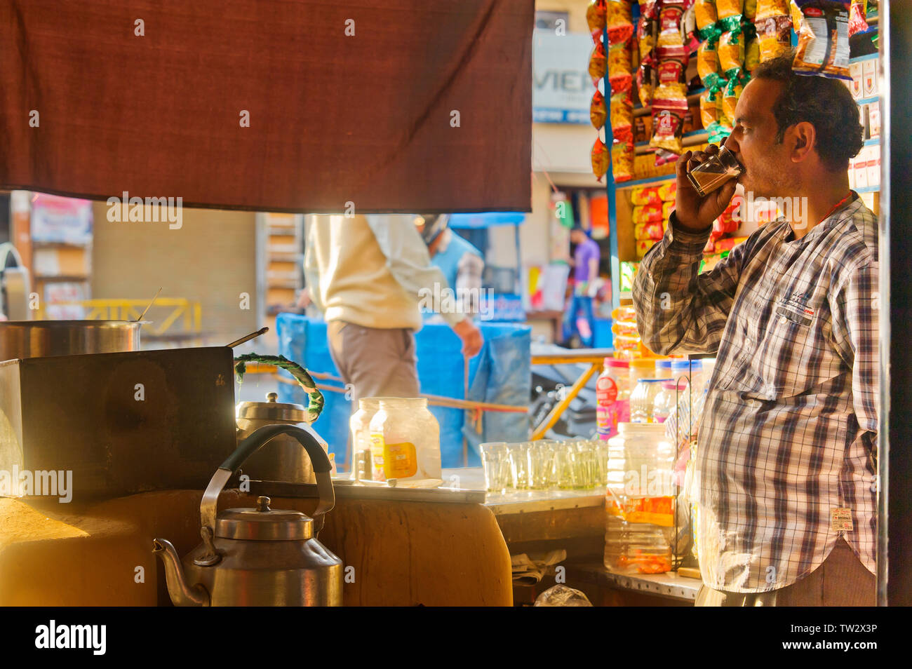 Drinking tea india hi-res stock photography and images - Alamy