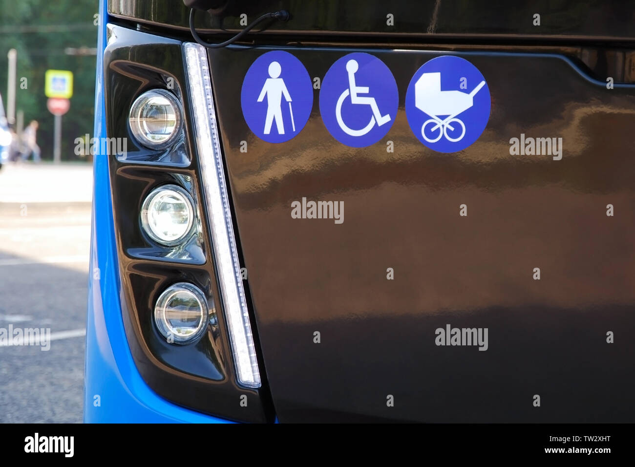 Handicapped bus hi-res stock photography and images - Alamy