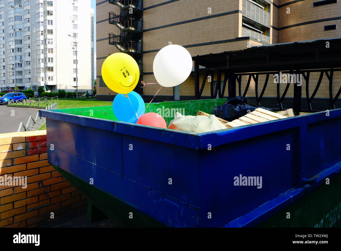 Rubbish bin funny hi-res stock photography and images - Alamy