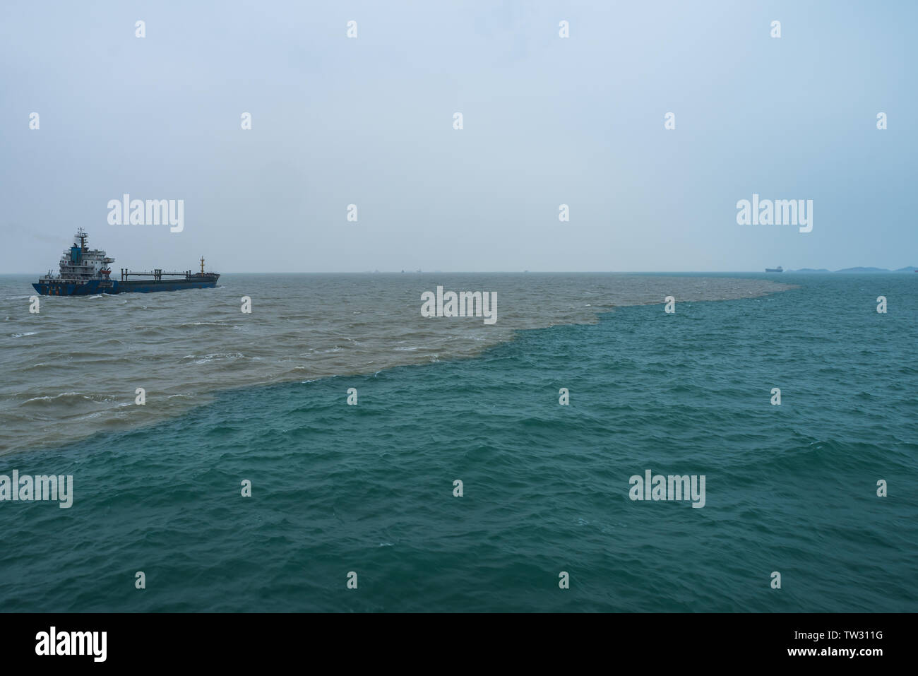 The dividing line between fresh water and seawater Stock Photo - Alamy