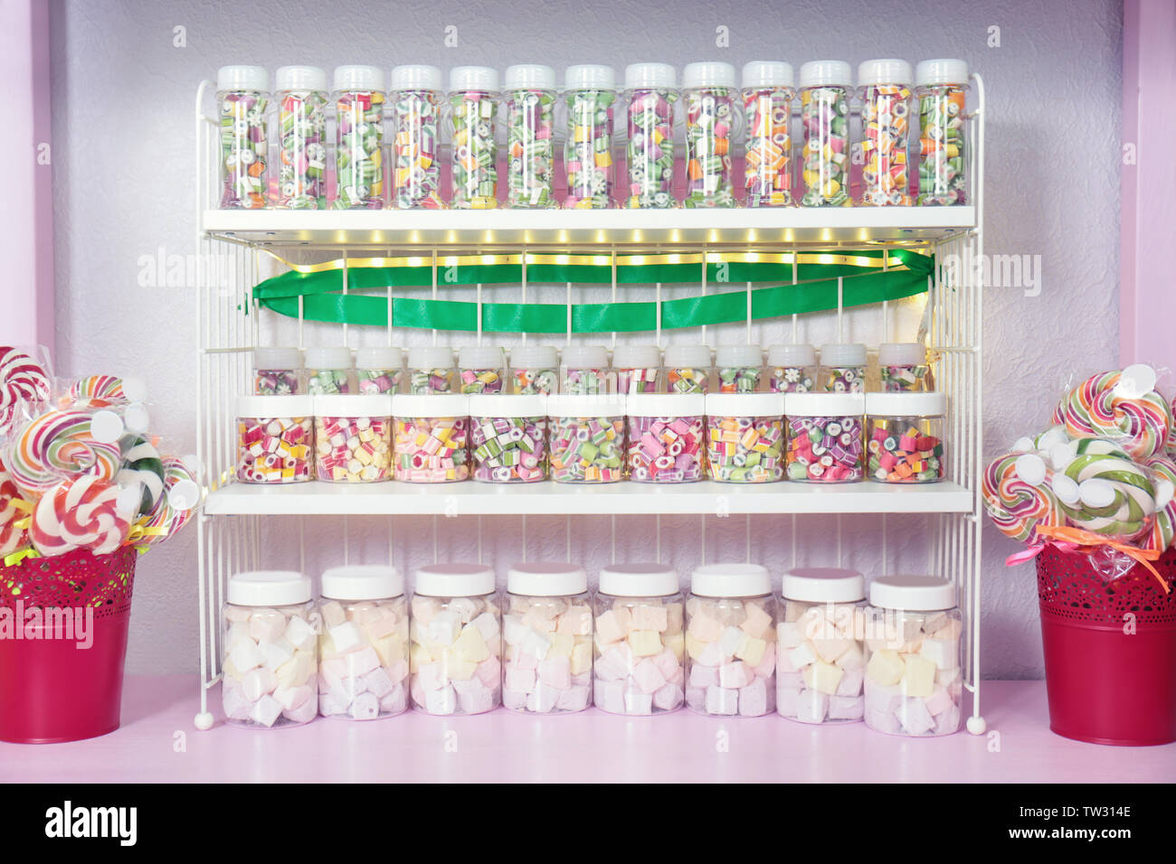 Colorful lollipops counter hi-res stock photography and images - Alamy