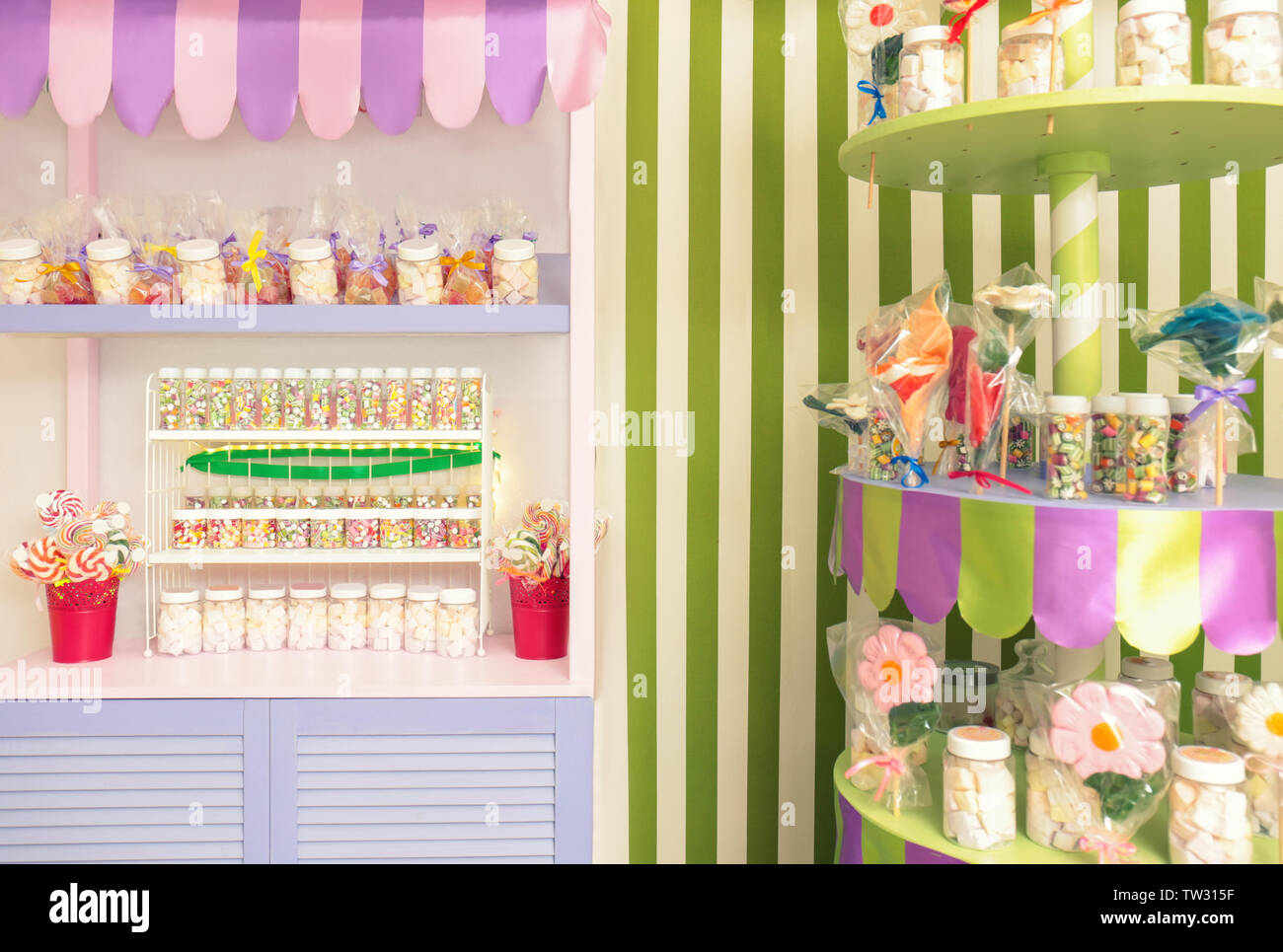 Candy shop interior hi-res stock photography and images - Alamy