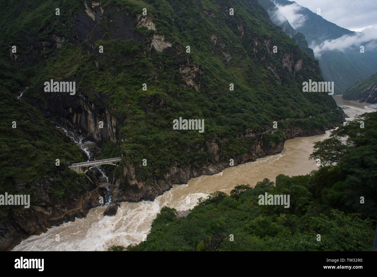 Tiger Jumping Gorge, Yunnan Stock Photo - Alamy