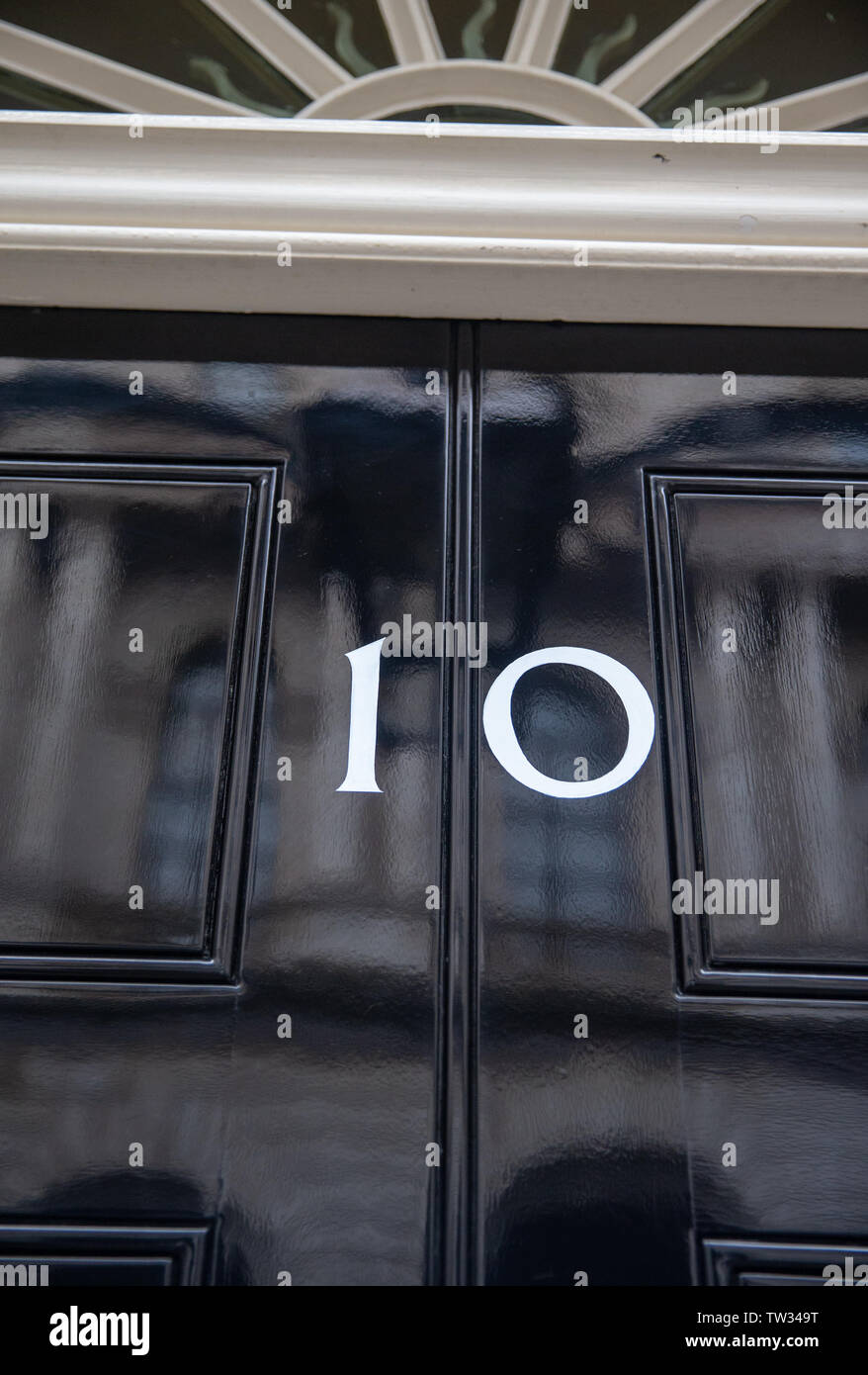 10 downing street door low angle hi-res stock photography and images ...