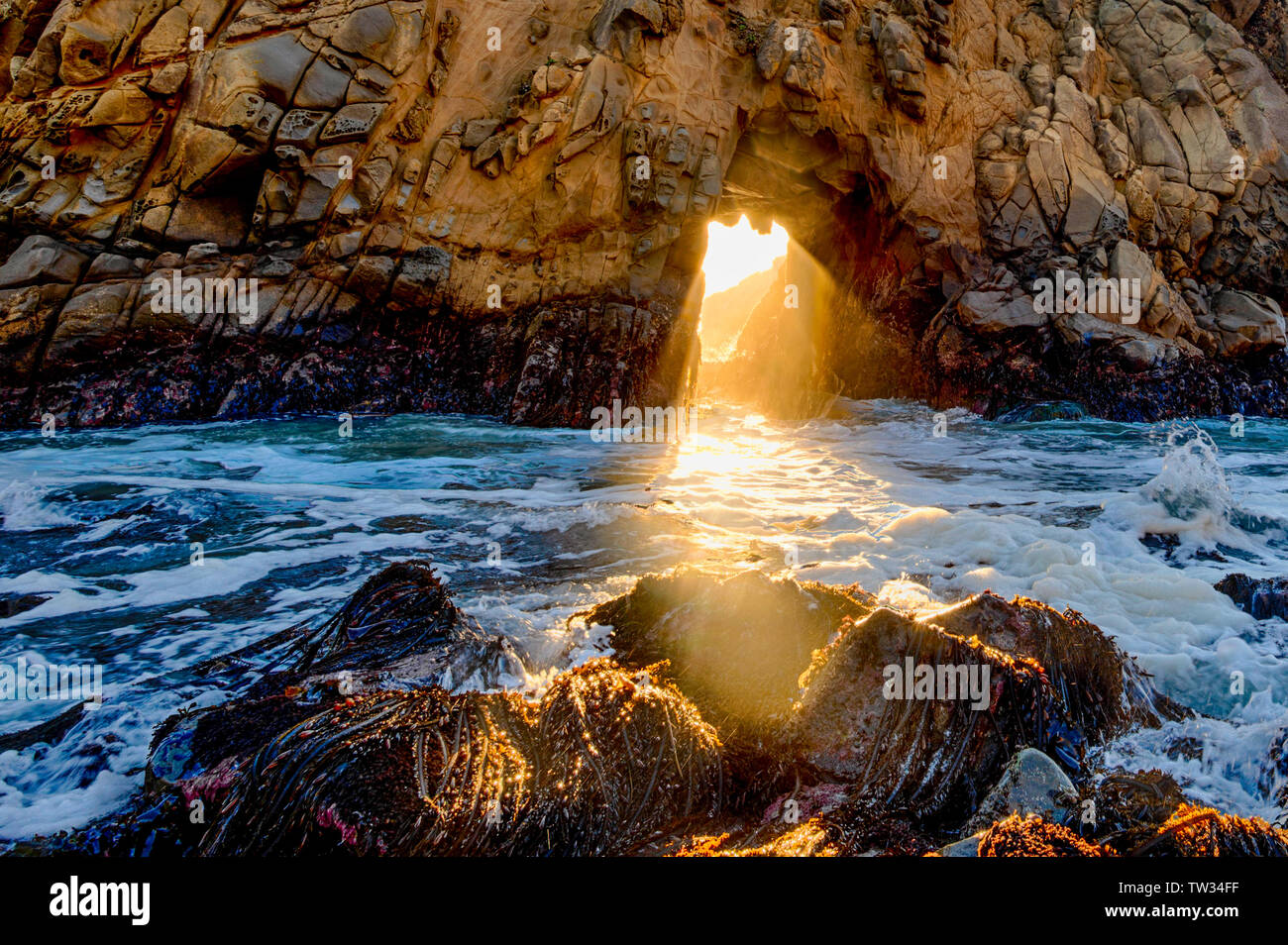 Keyhole arch rock formation hi-res stock photography and images - Alamy
