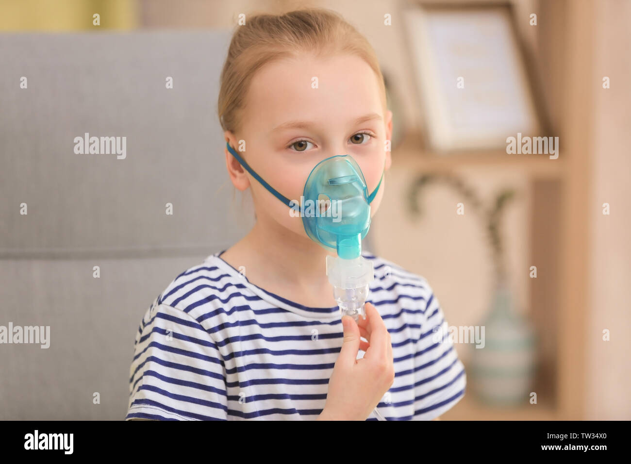 Child breathing machine hi-res stock photography and images - Alamy