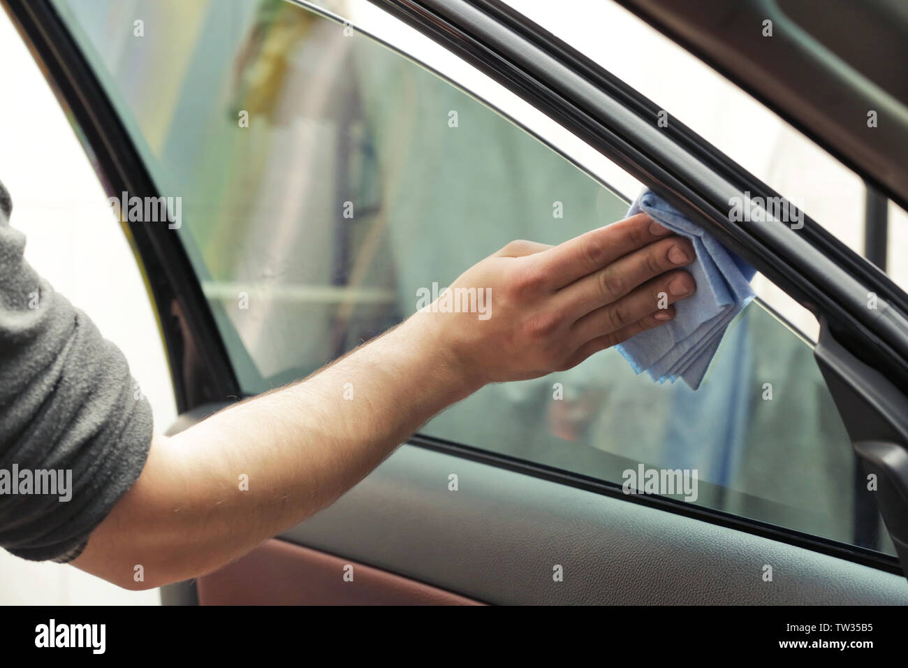Polishing front door hi-res stock photography and images - Alamy