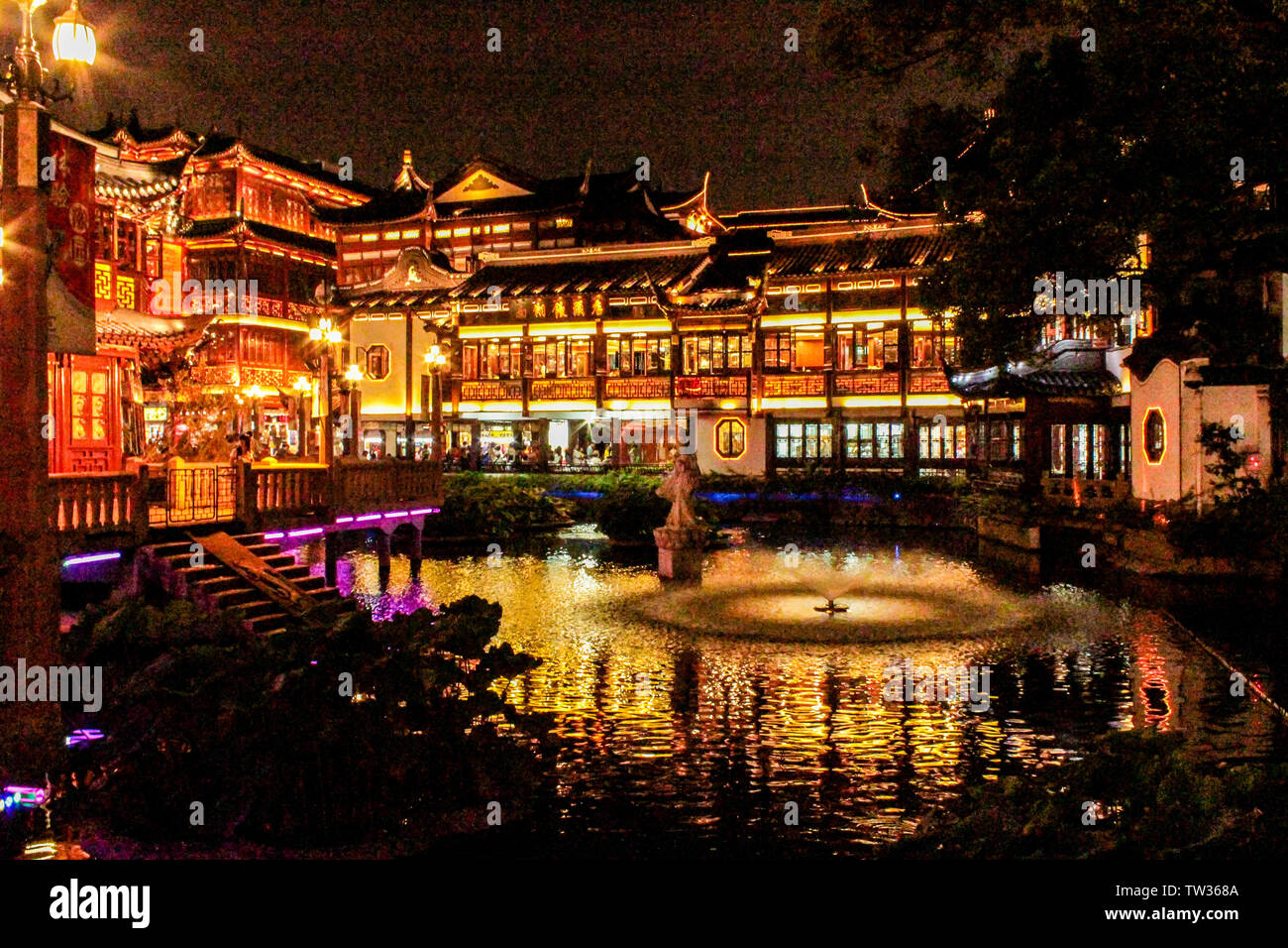 Yuyuan garden night hi-res stock photography and images - Alamy