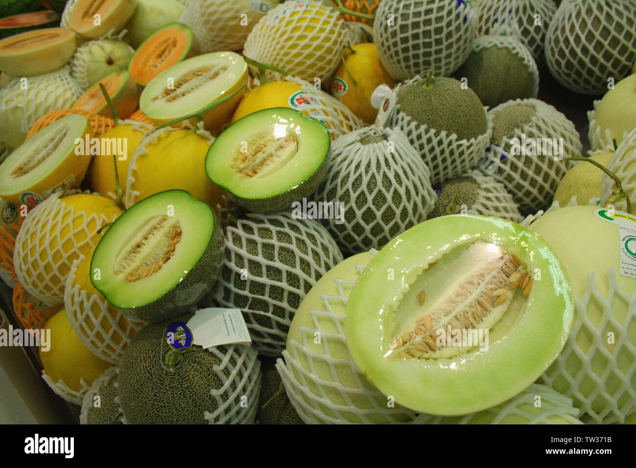 Grocery market sections hi-res stock photography and images - Alamy