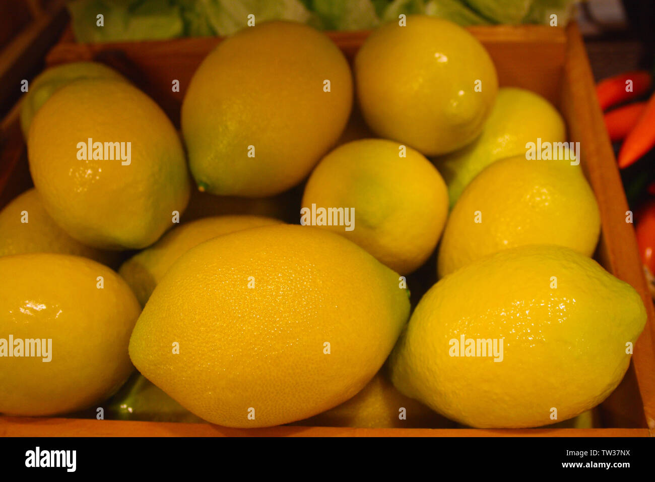 Lemons market stall hi-res stock photography and images - Alamy