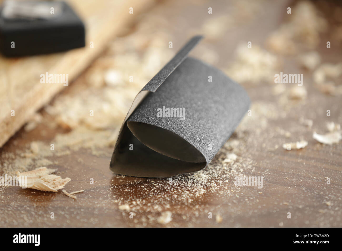 Table with sandpaper in carpenter's workshop, closeup Stock Photo - Alamy