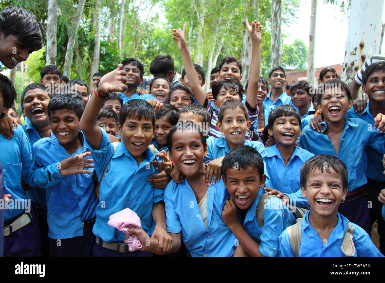 Group of students smiling Stock Photo - Alamy