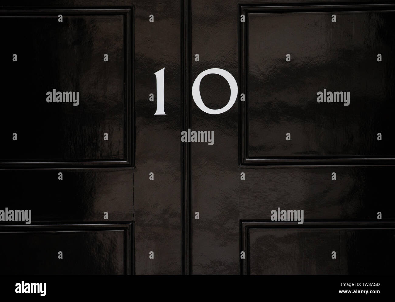 10 downing street door low angle hi-res stock photography and images ...