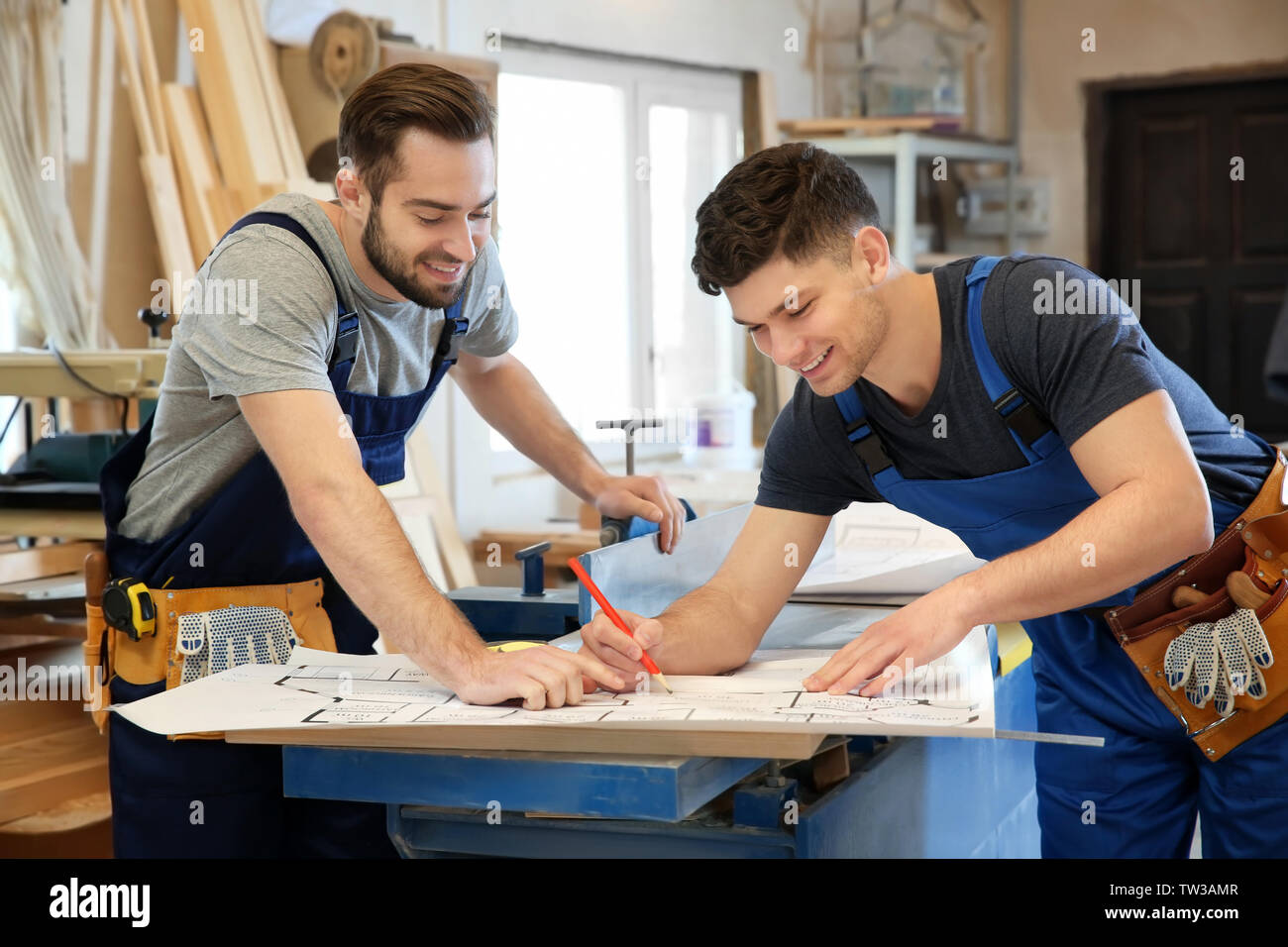 Carpenters with blueprint hi-res stock photography and images - Alamy