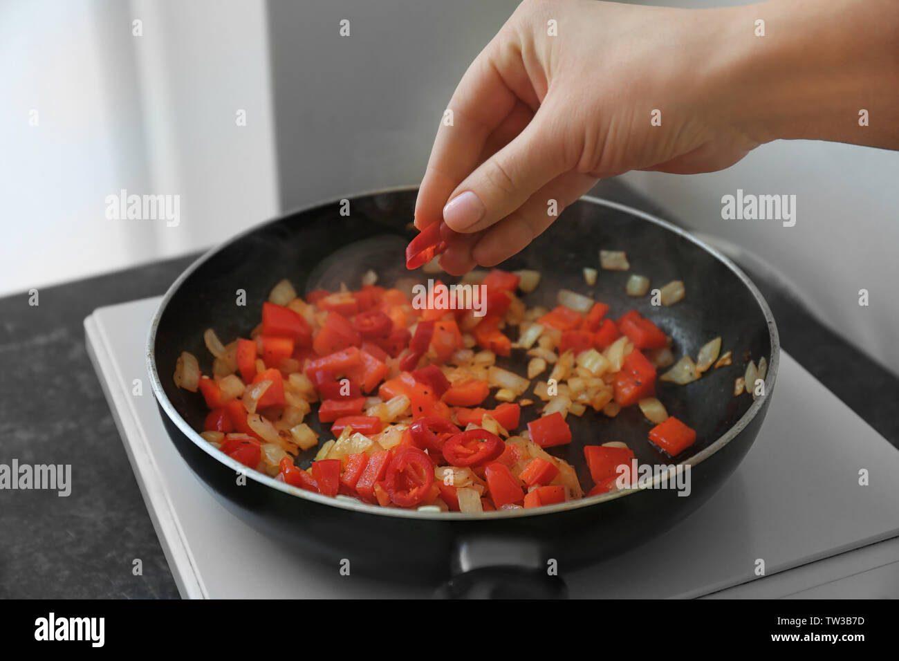 Putting chopped bell pepper hi-res stock photography and images - Alamy