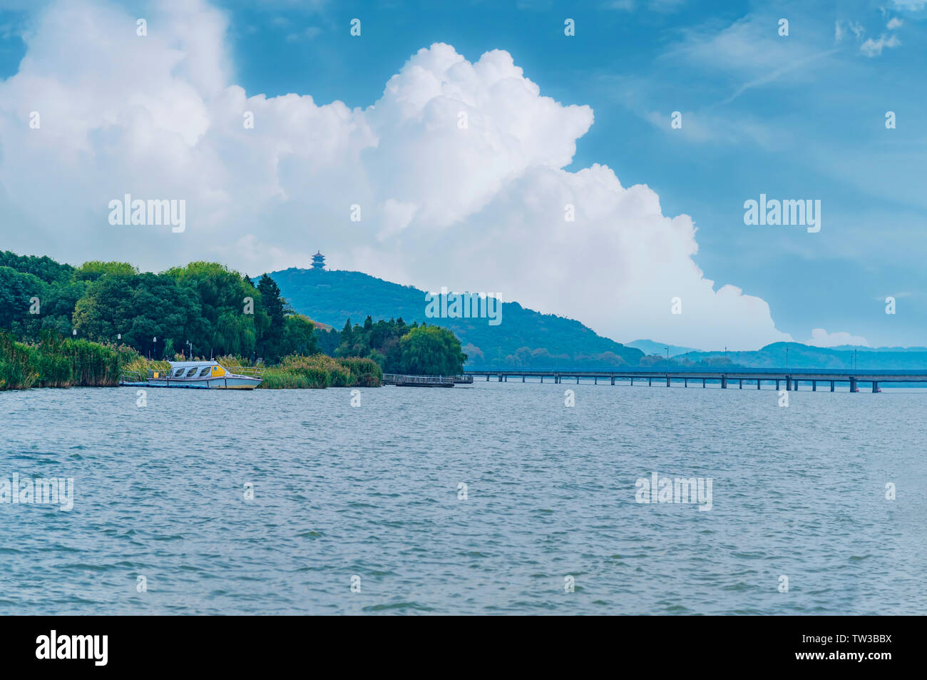 Autumn Scenery of Li Lake Scenic Area in Wuxi Stock Photo - Alamy