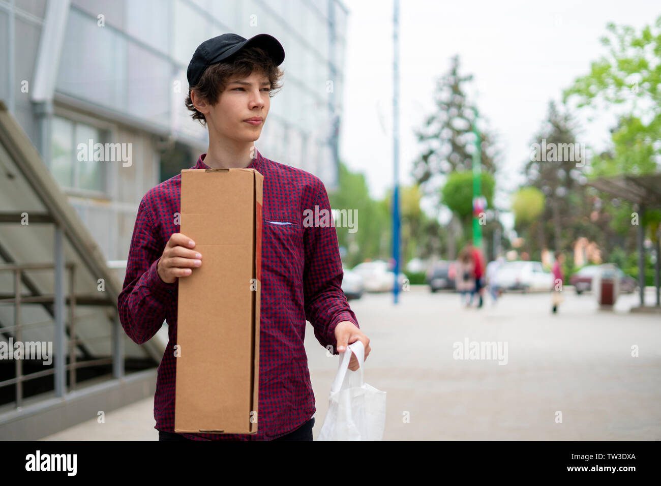 Customer waiting for parcel delivery hi-res stock photography and ...