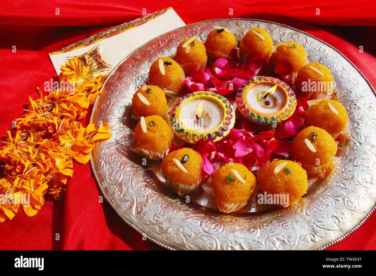 Close up of a diwali pooja thali Stock Photo - Alamy
