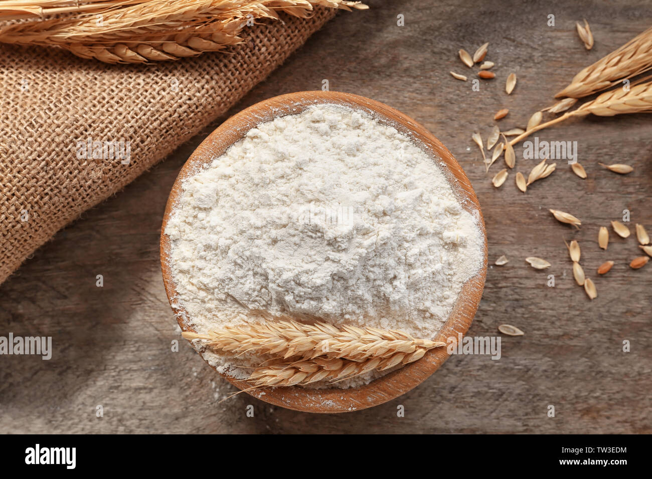 Bowl with flour on wooden table Stock Photo - Alamy