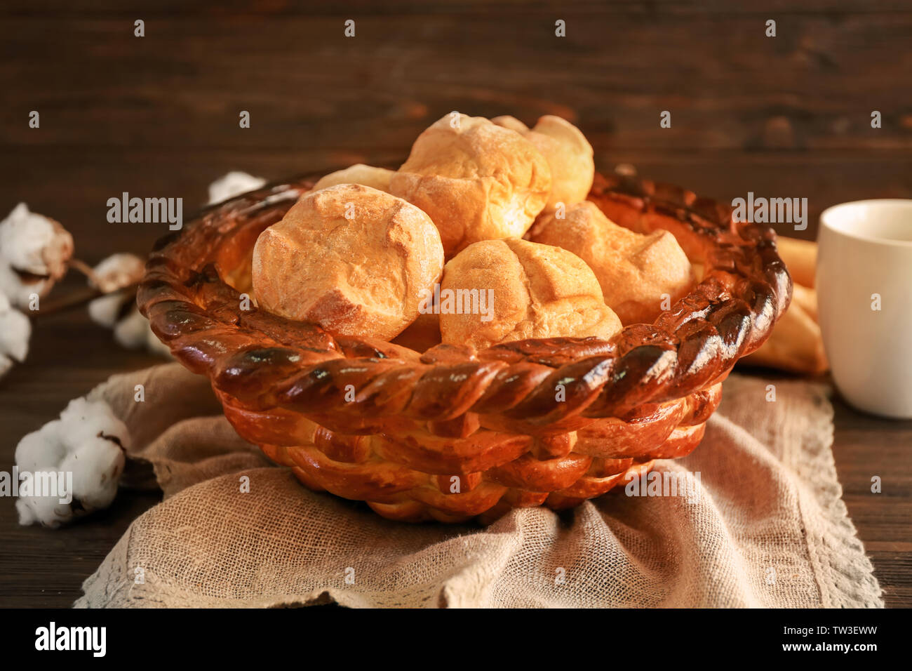 Loaves of bread picnic basket hi-res stock photography and images - Alamy