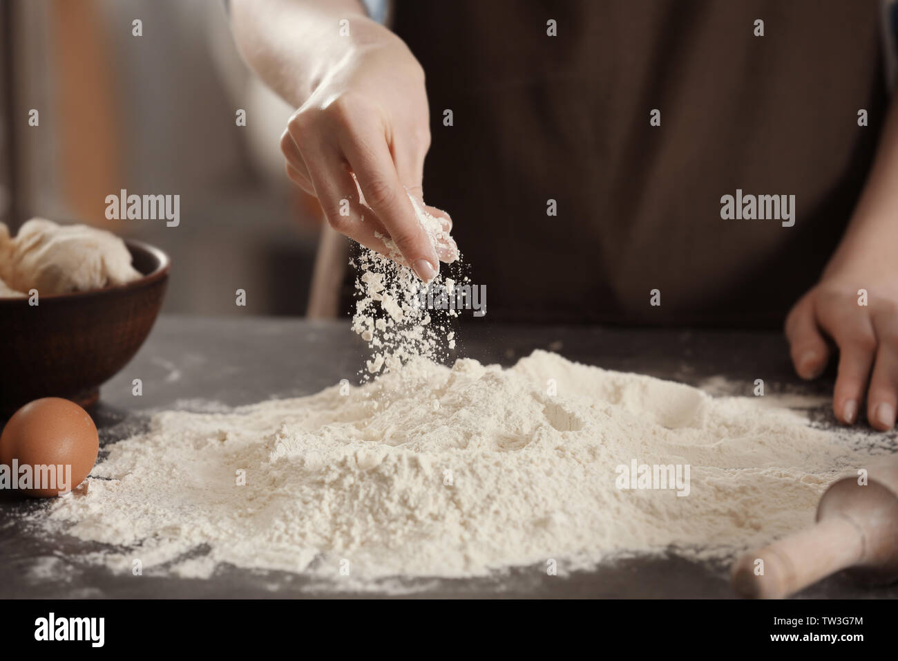 Kitchen chef sprinkling flour on hi-res stock photography and images ...