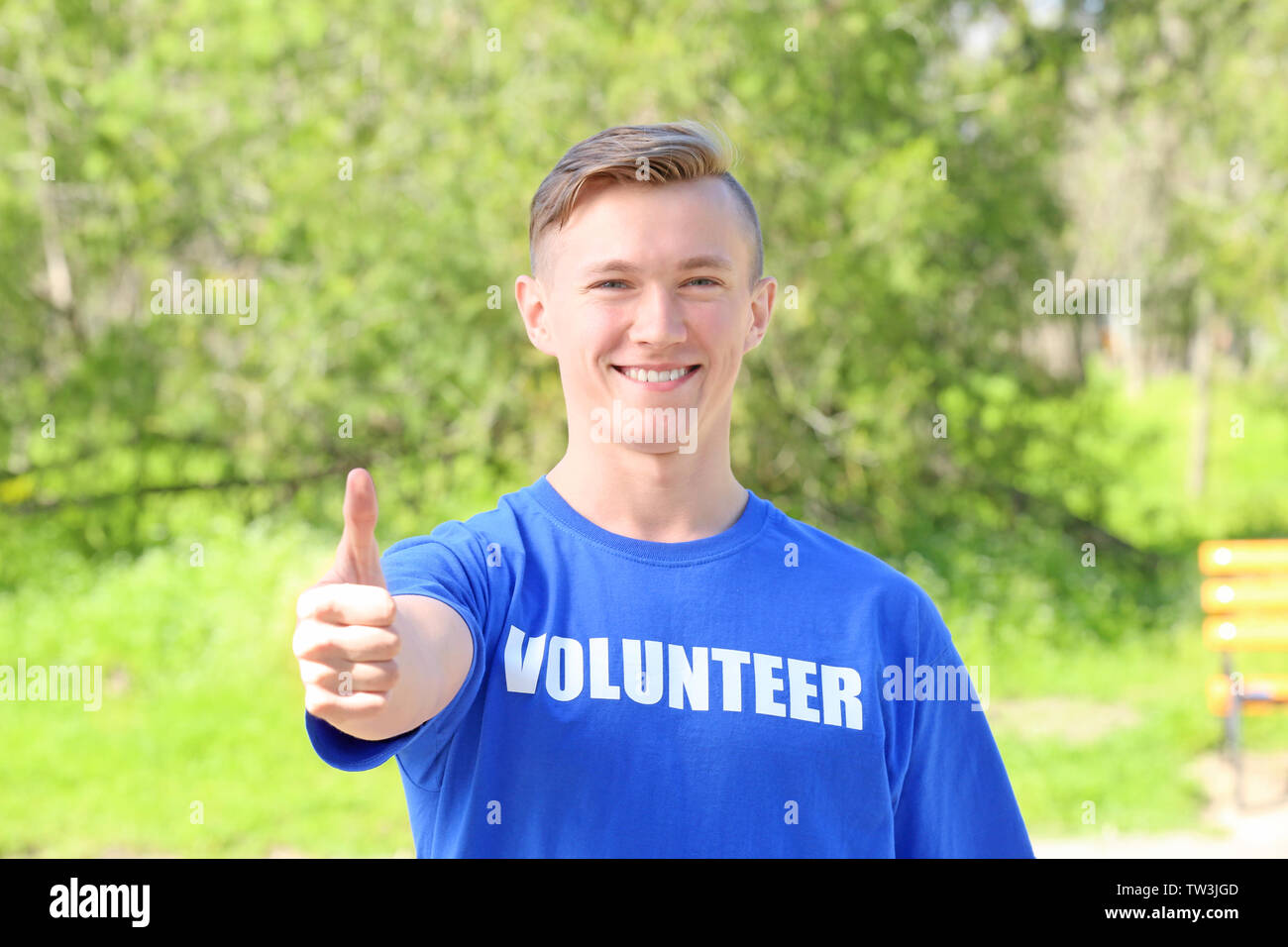 Teens volunteering abroad hi-res stock photography and images - Alamy
