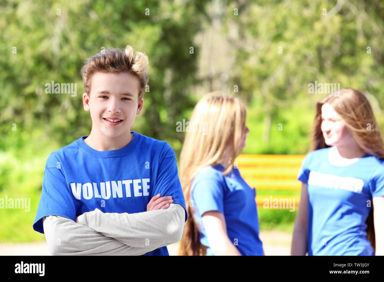 Teens volunteering abroad hi-res stock photography and images - Alamy