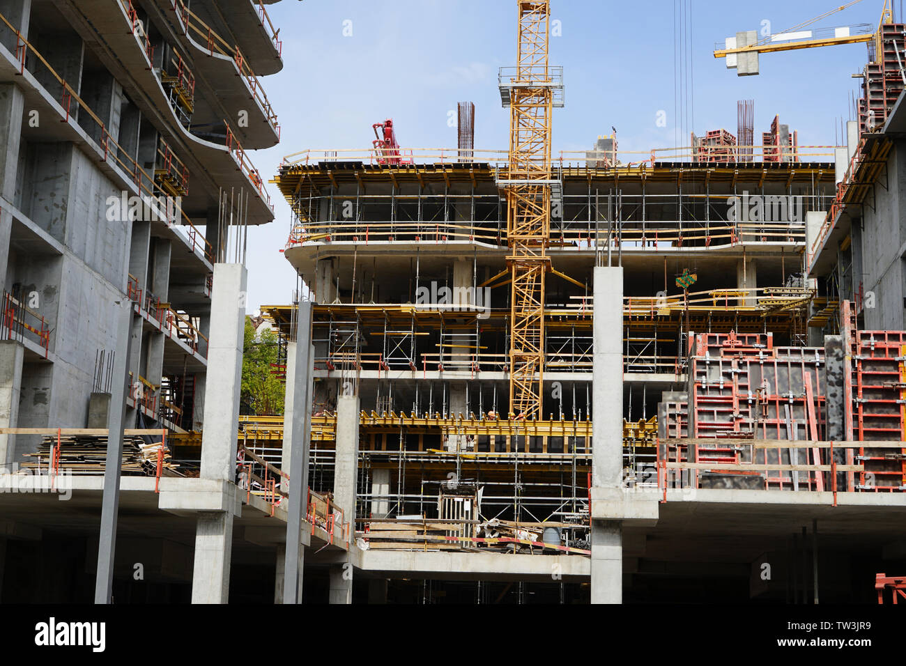 Construction of modern urban building Stock Photo - Alamy