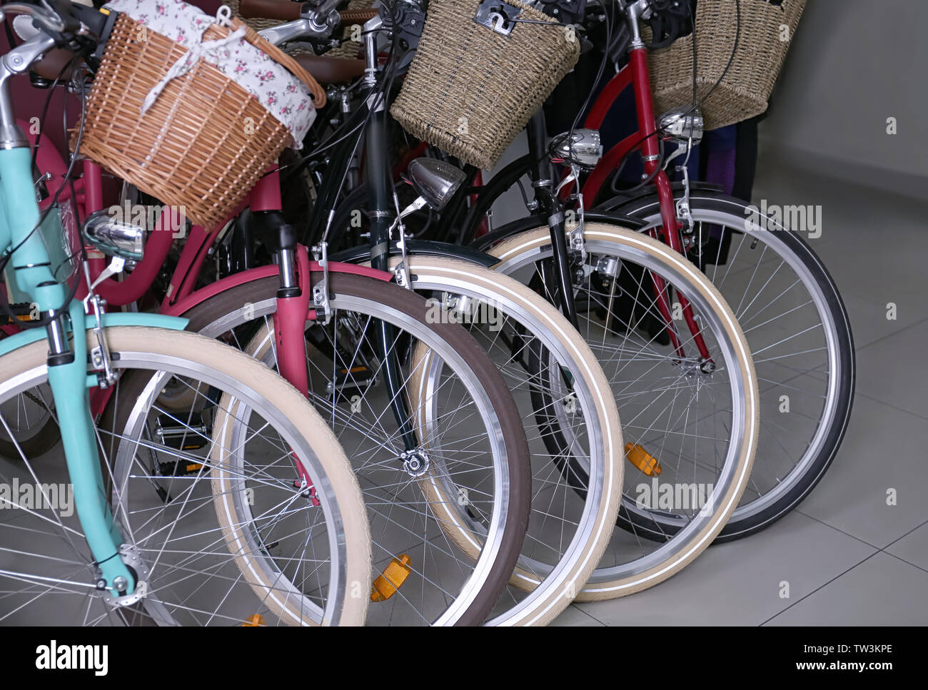 Row of new modern bicycles in shop Stock Photo - Alamy
