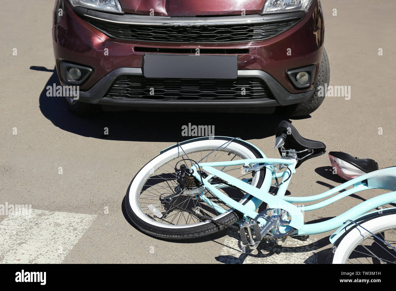 Car driving on two wheels hi-res stock photography and images - Alamy
