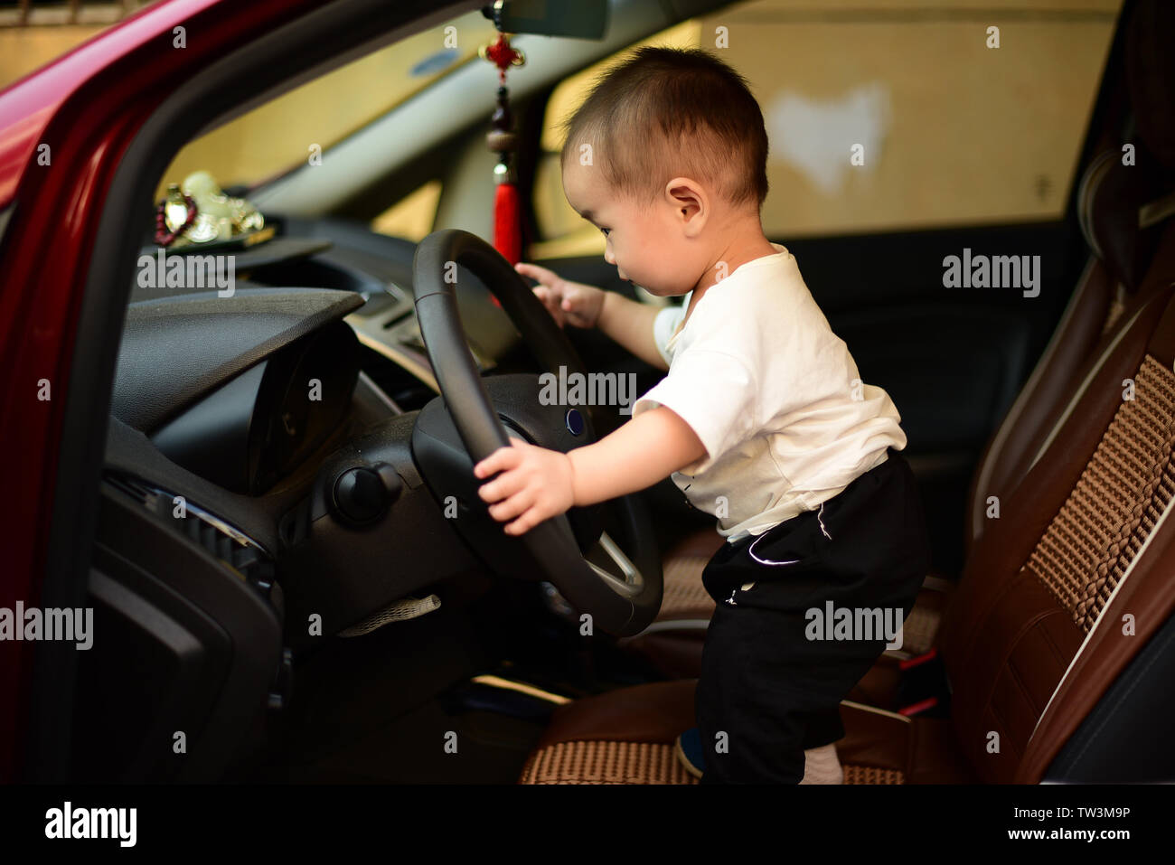 Baby drives a car Stock Photo - Alamy