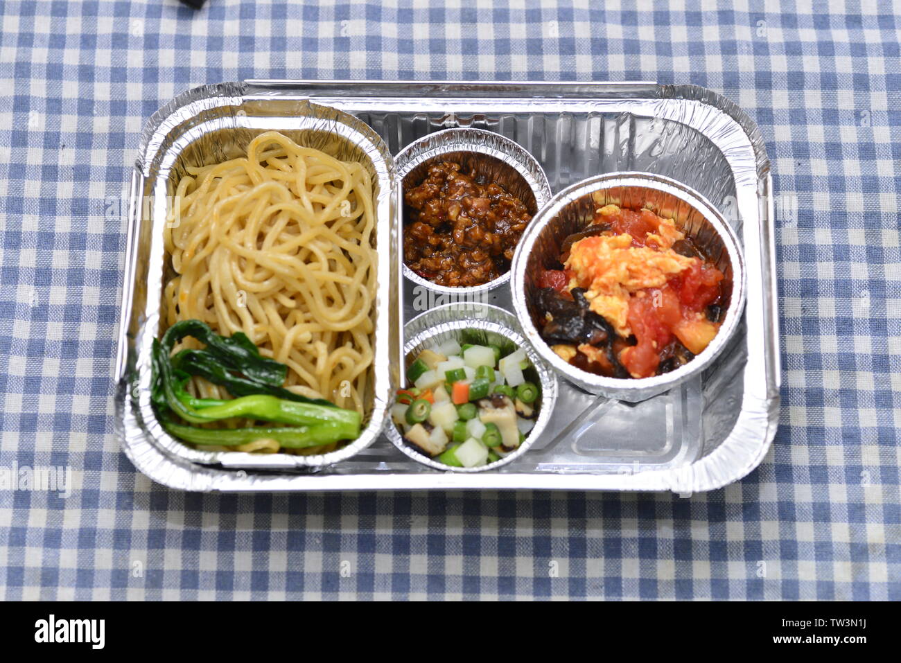 Airplane meal, high-speed rail meal, fast food, beef, chicken leg ...