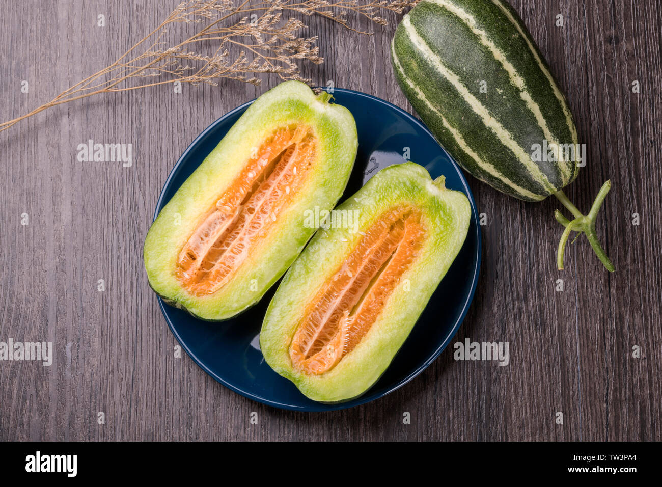 Hybrid melon hi-res stock photography and images - Alamy