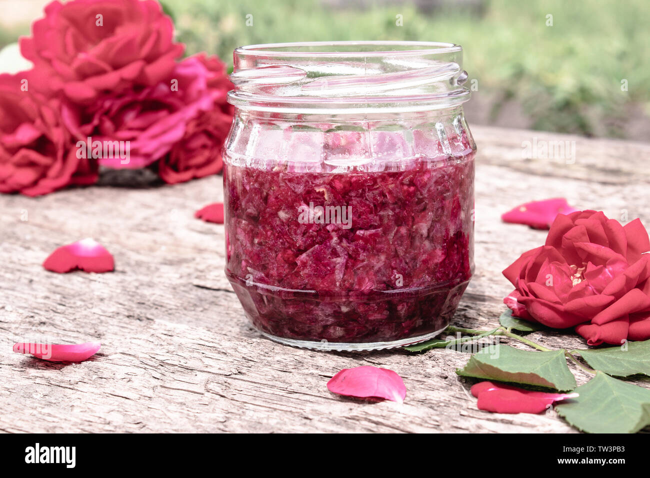 Spring flowers jam jar hi-res stock photography and images - Alamy