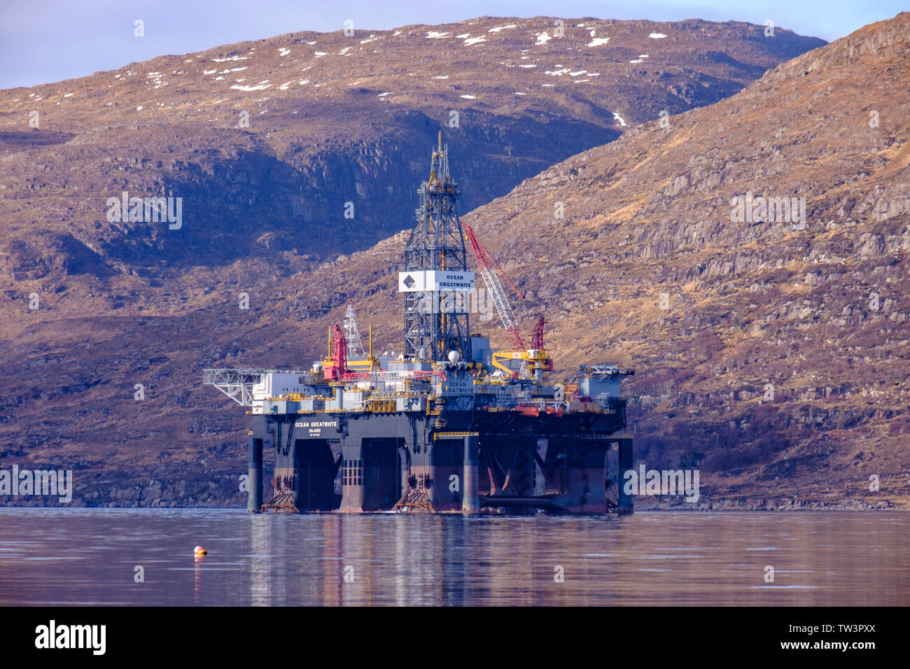 Semi submersible rig hi-res stock photography and images - Alamy