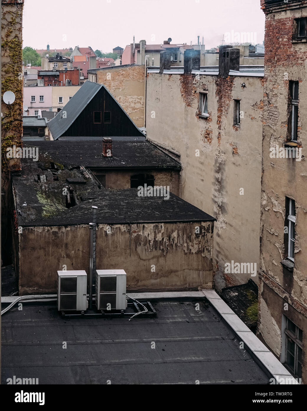 Ruined townhouse hi-res stock photography and images - Alamy