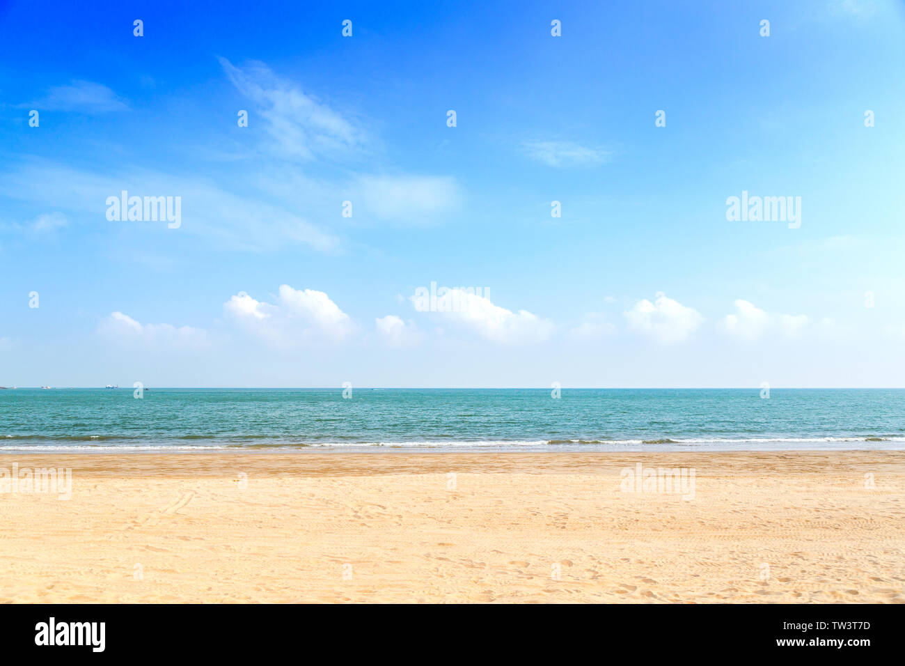 Comfortable weather and calm sand hi-res stock photography and images ...